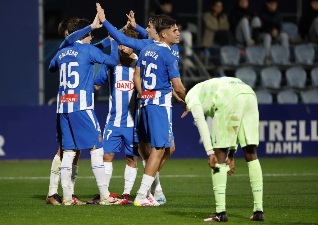 El Espanyol arrasa 5-0 al Barça y avanza a la final